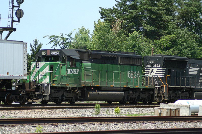 BNSF 6824